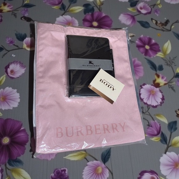 Burberry | Bags | Burberry Parfum Sample Her Pink Canvas Tote Notebook ...